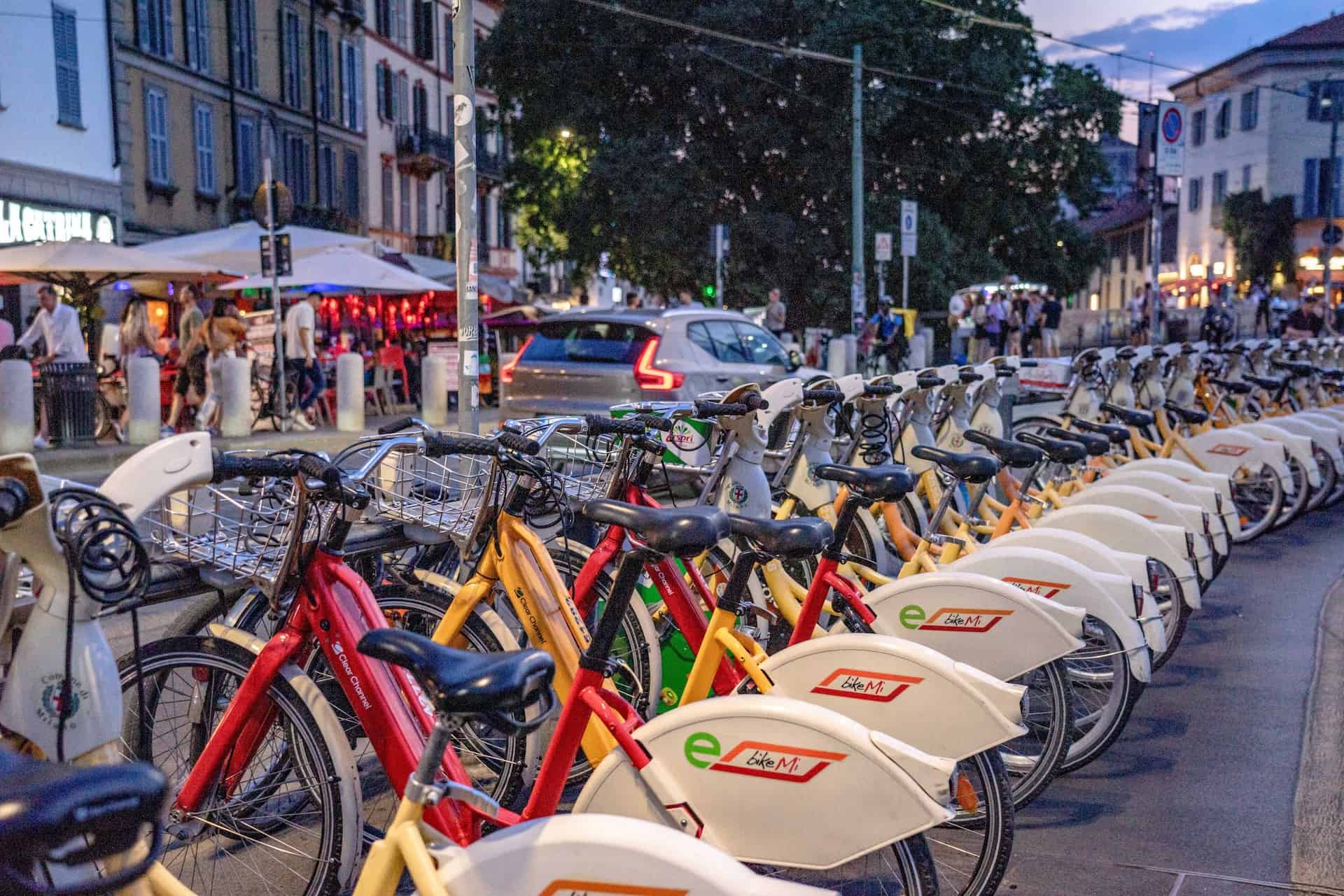 15-minute city initiatives explorer