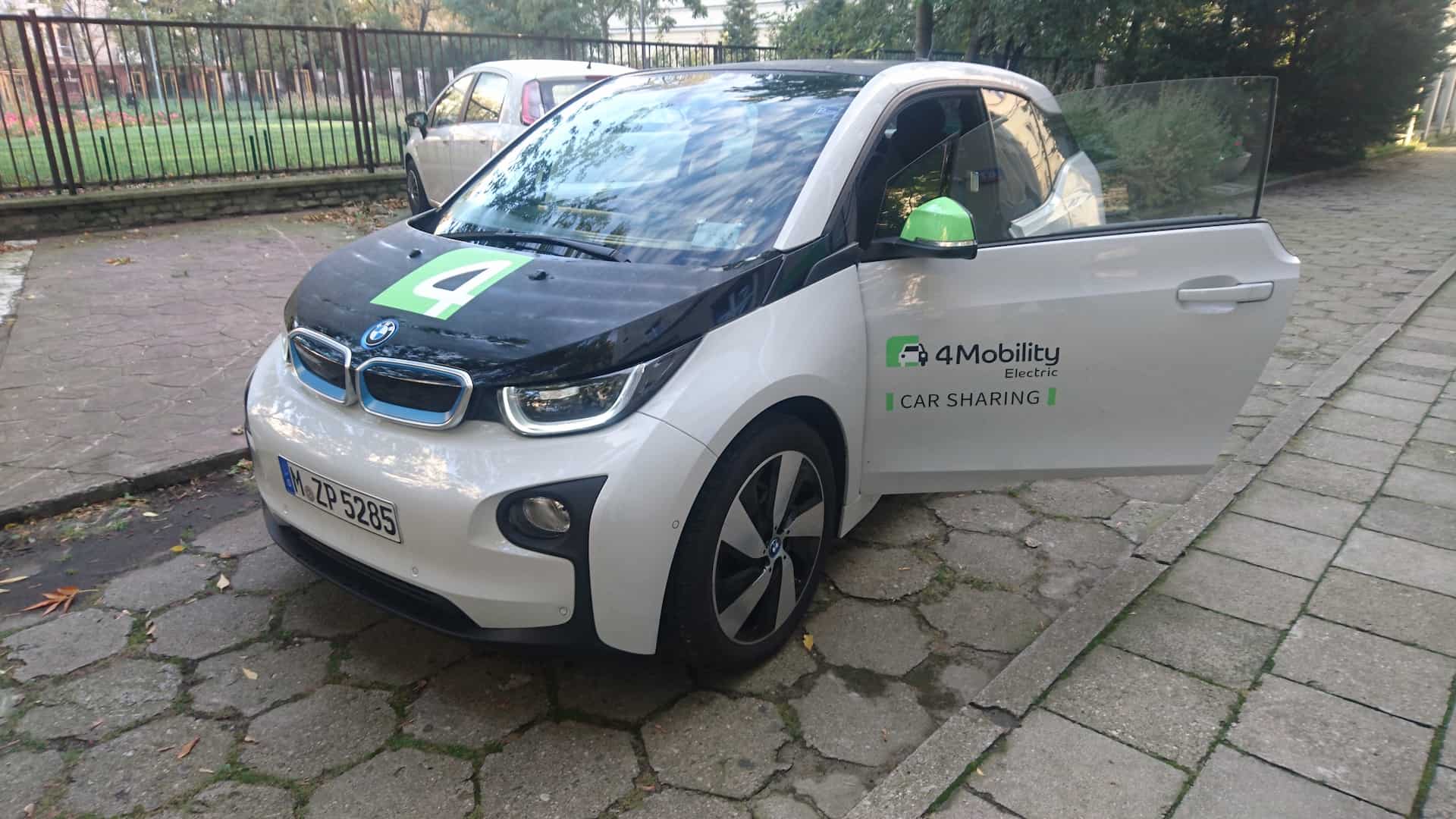 How to introduce car sharing in your city: A toolbox for decision-makers