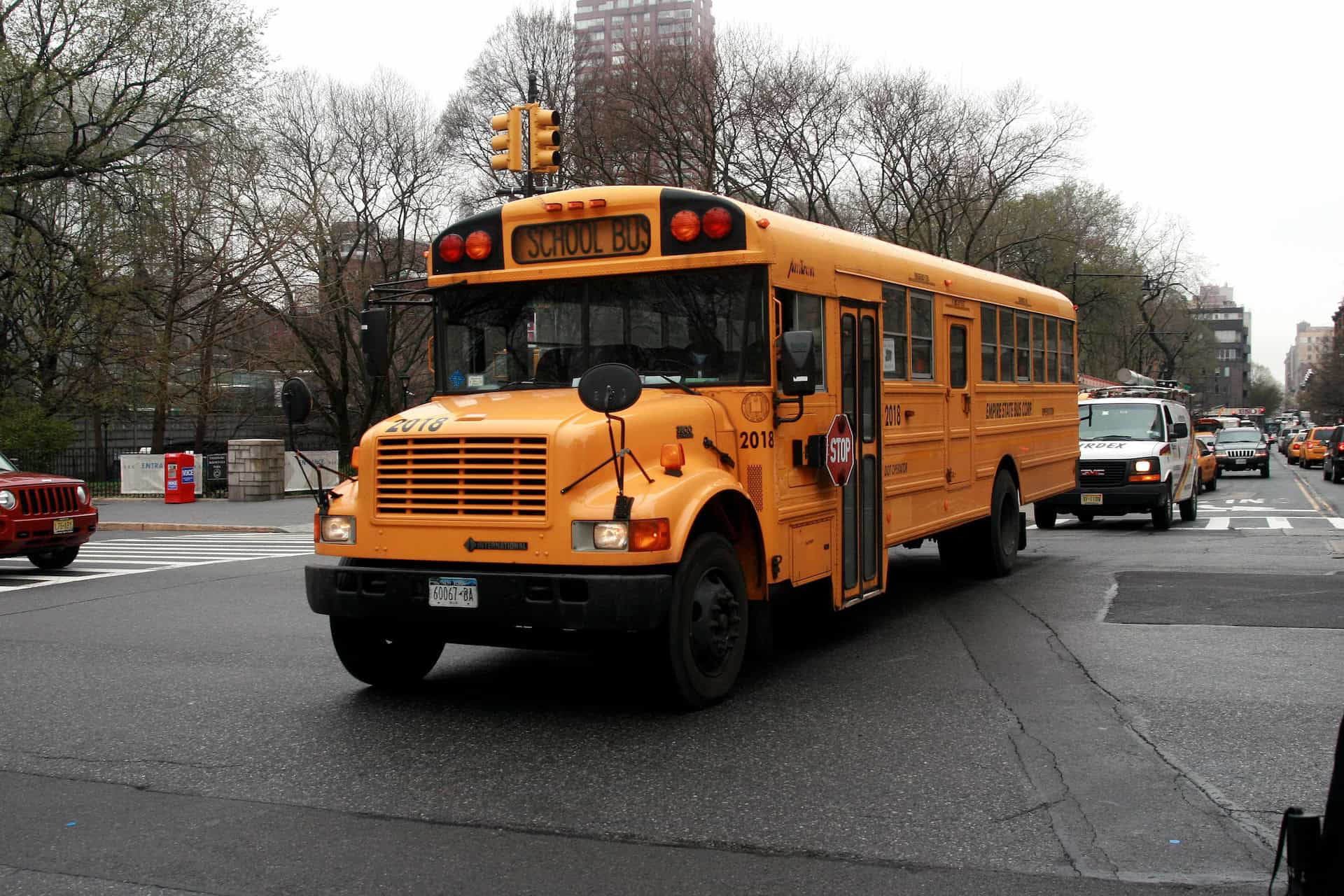 Electrifying US school bus fleets equitably to reduce air pollution ...